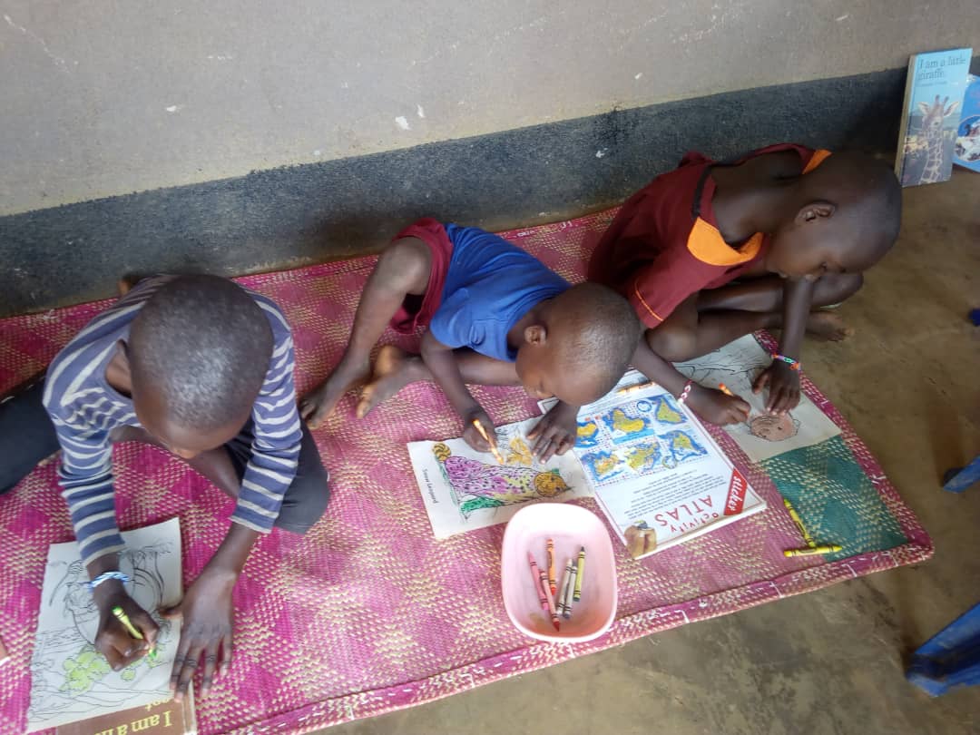 Keeping Little Ones Occupied | Children Waiting Everywhere